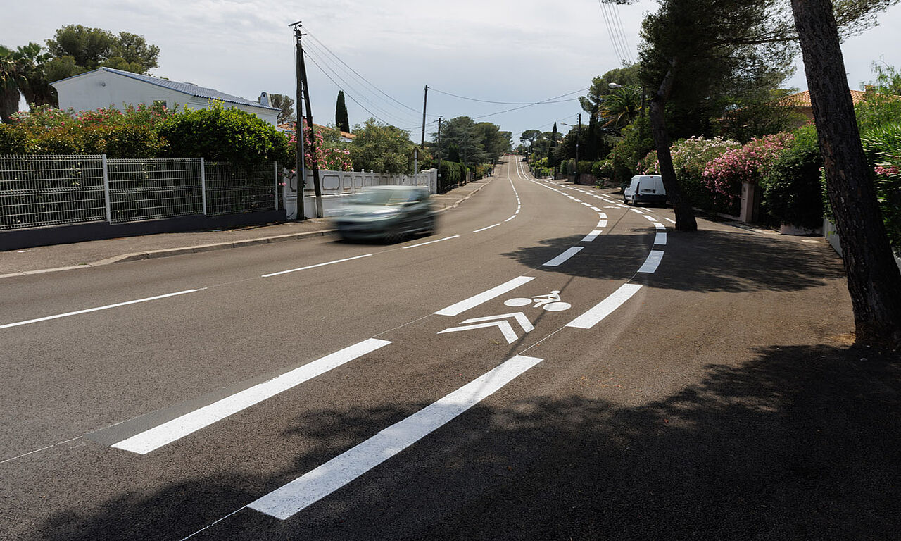 Création d’une bande cyclable de 650 mètres avenue d’Austerlitz et ...