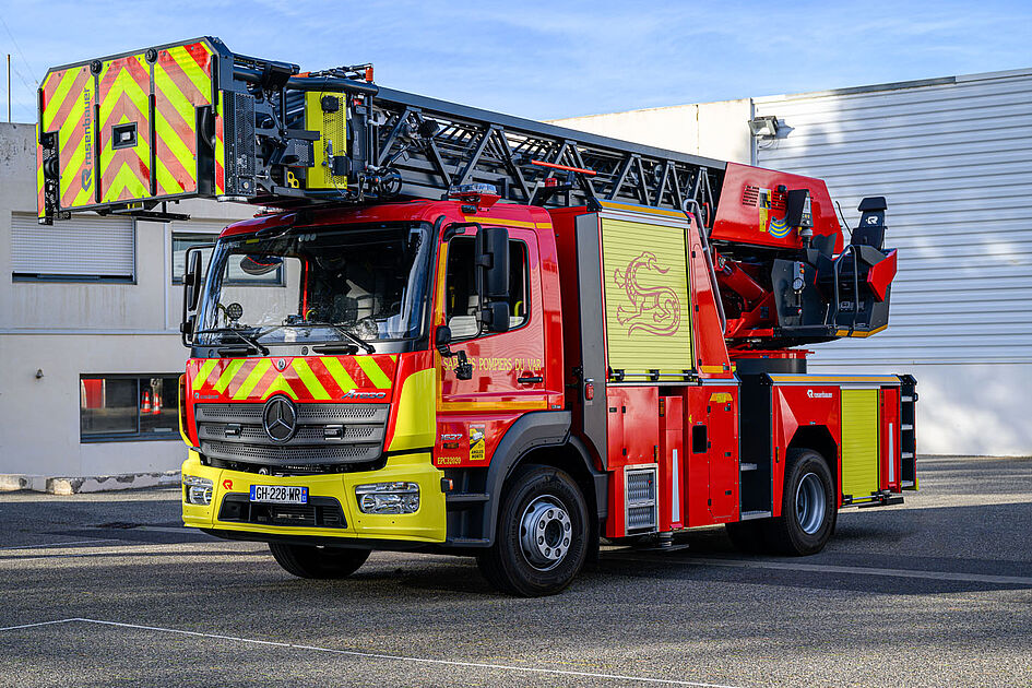 Une grande échelle de dernière génération pour les pompiers du Centre d ...