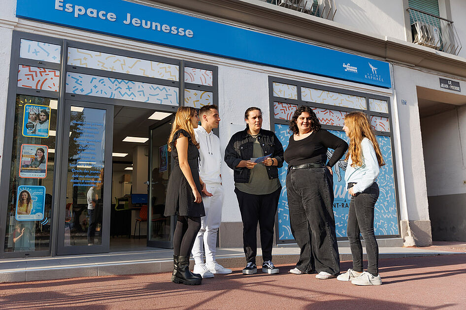 Permanence des sapeurs-pompiers à l’Espace Jeunesse - Ville de Saint ...